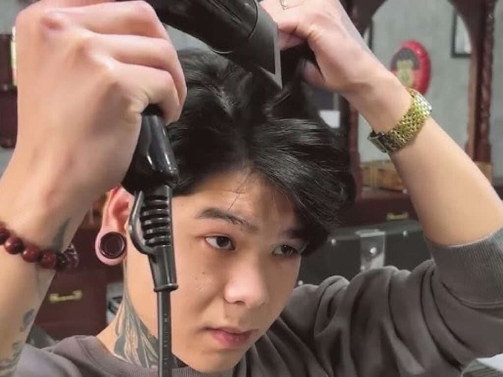Cách Tạo Kiểu Tóc Side Part Vuốt Rủ Tại Nhà: Đẹp, Cực Dễ!